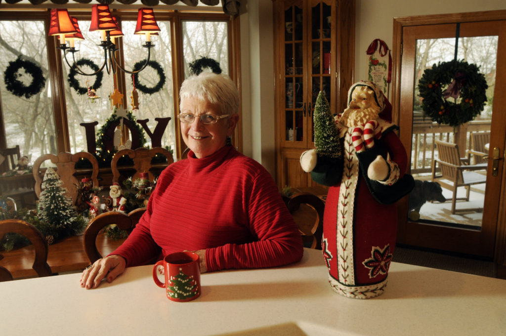 Comfort & Joy: Judge Deanell Tacha decorates home with spirit ...